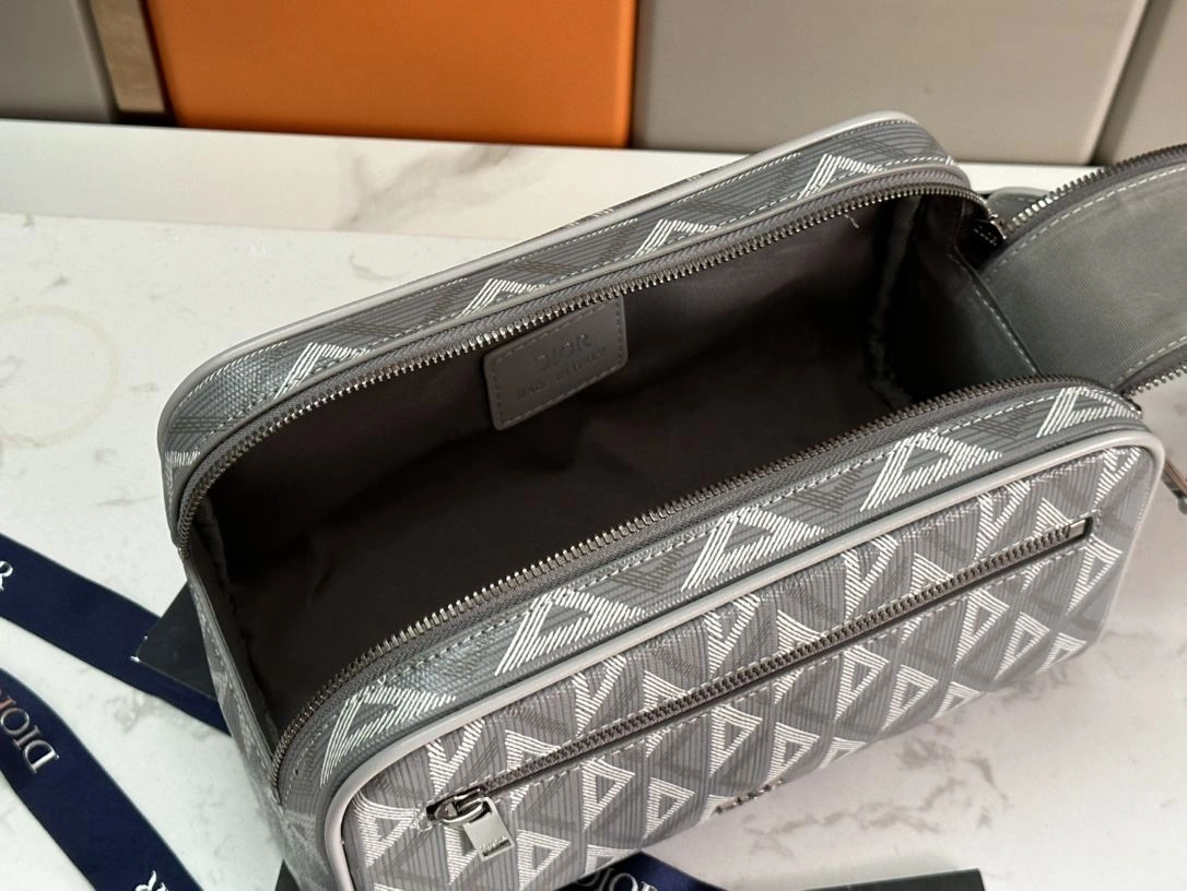 Top mirror Christian Dior Cosmetic Bags