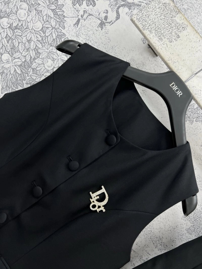 Low-cost Christian Dior Dress Suits