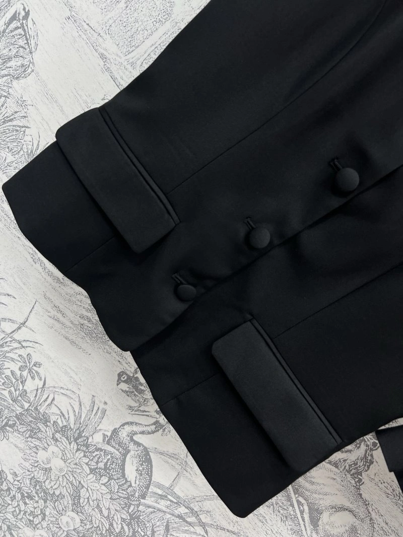 Low-cost Christian Dior Dress Suits