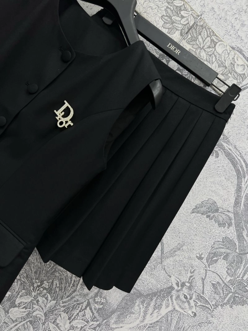 Low-cost Christian Dior Dress Suits