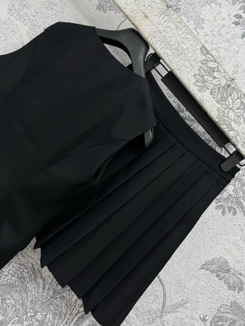 Low-cost Christian Dior Dress Suits