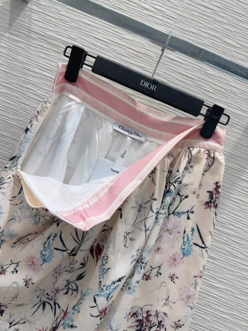 Low-cost Christian Dior Dress