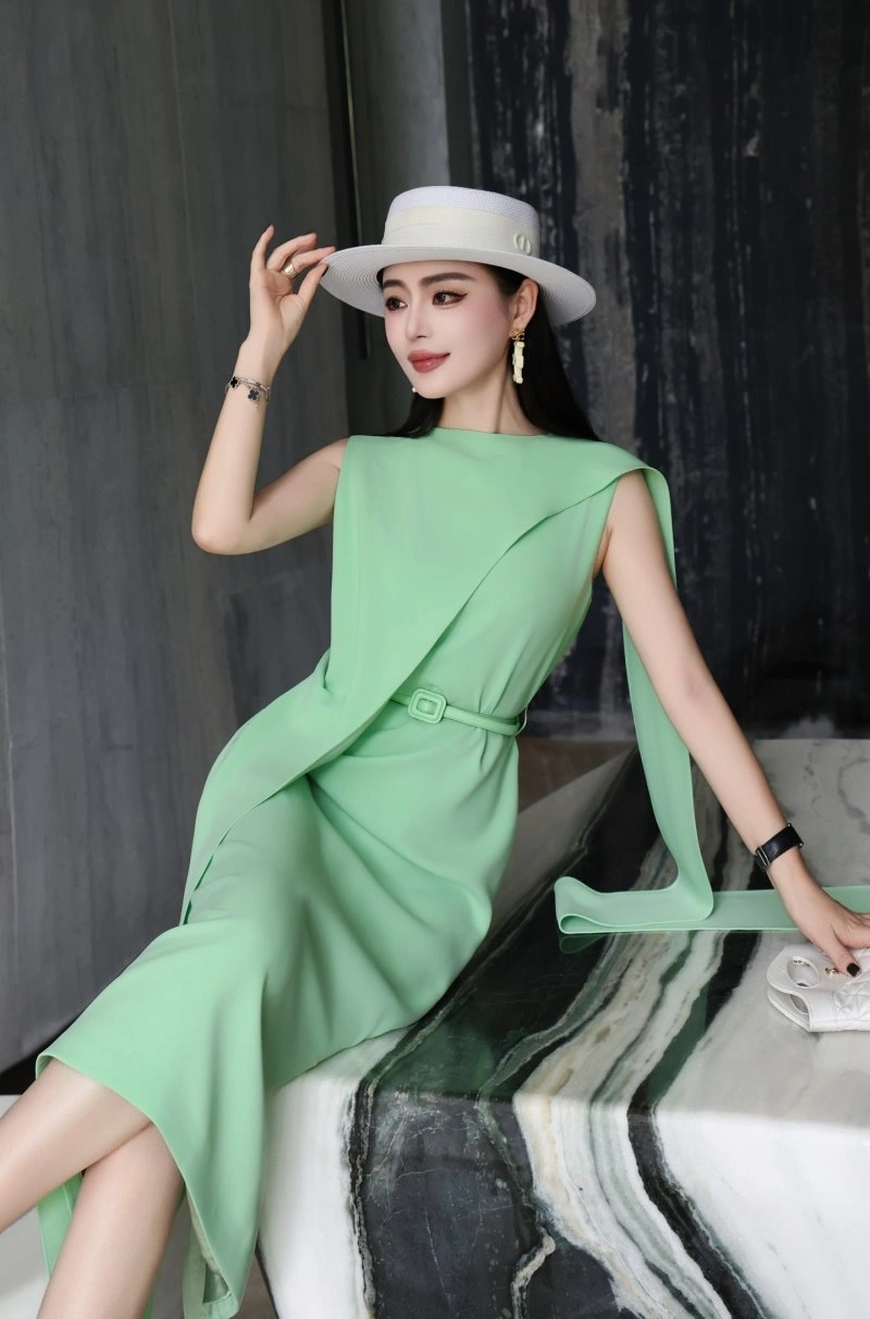 Low-cost Christian Dior Dress