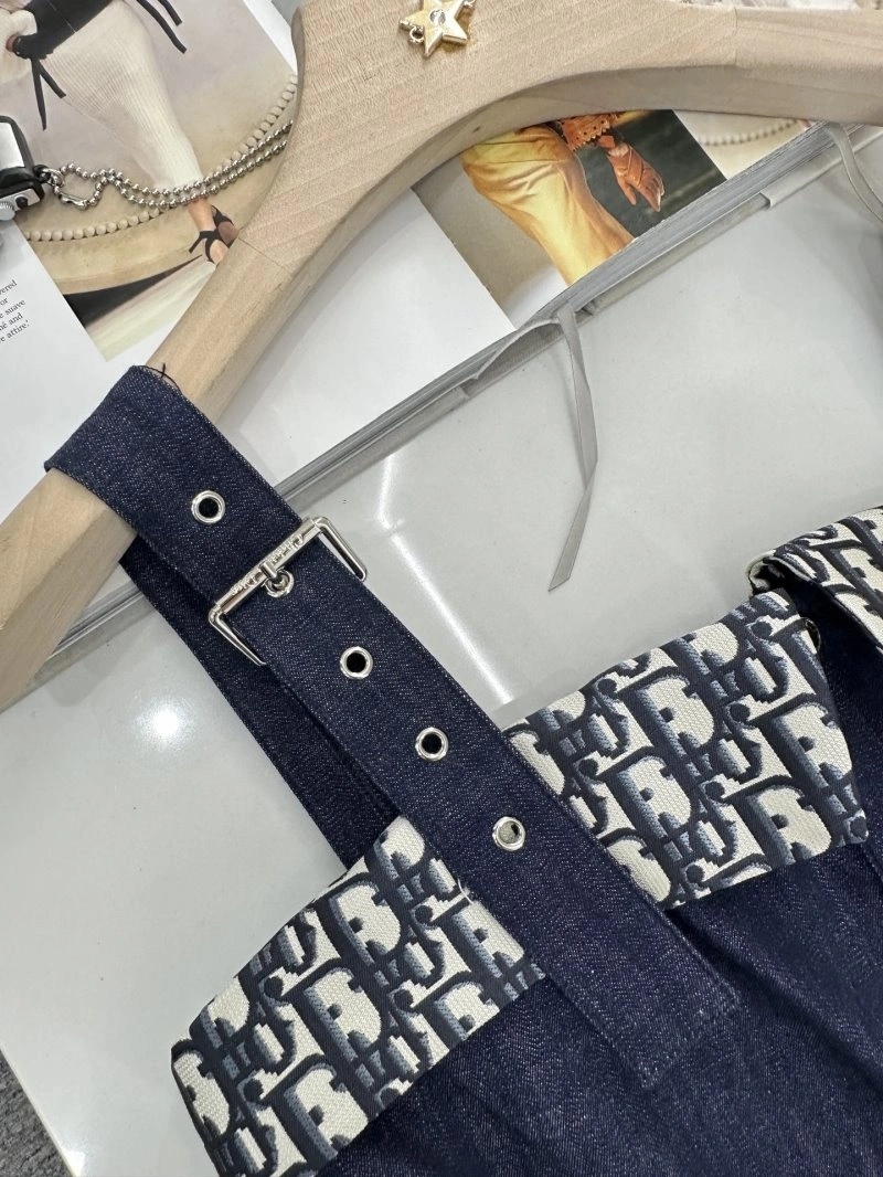 Low-cost Christian Dior Dress
