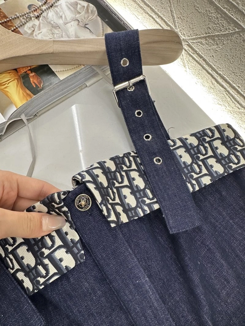 Low-cost Christian Dior Dress