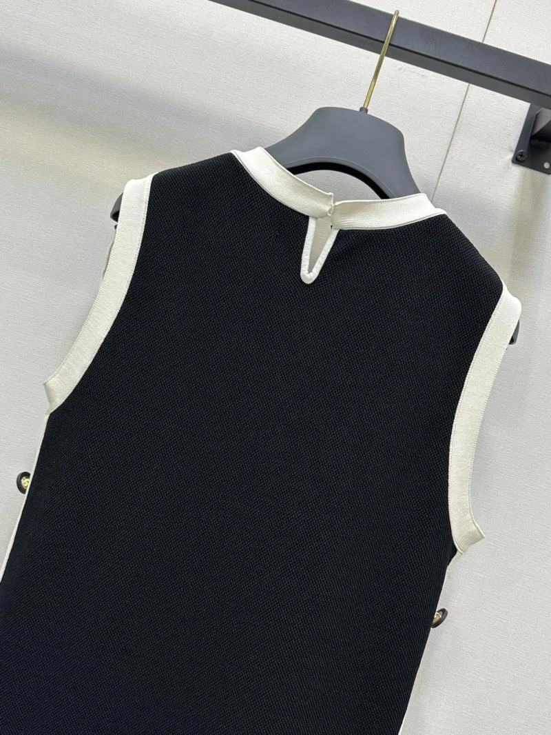 Low-cost Christian Dior Dress