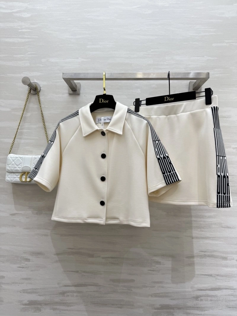 Low-cost Christian Dior Dress