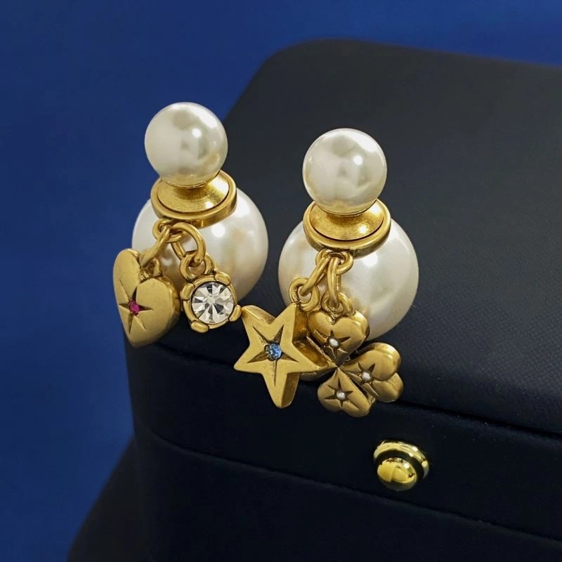 Accurate model Christian Dior Earrings
