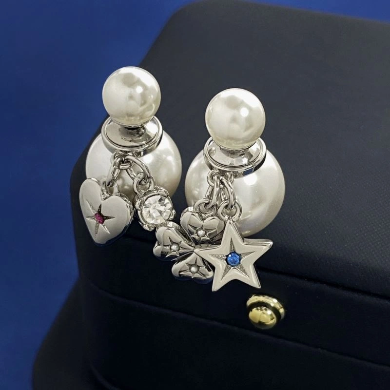 Accurate model Christian Dior Earrings
