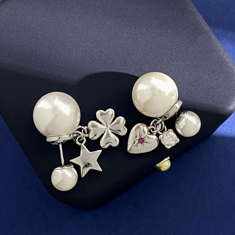 Accurate model Christian Dior Earrings
