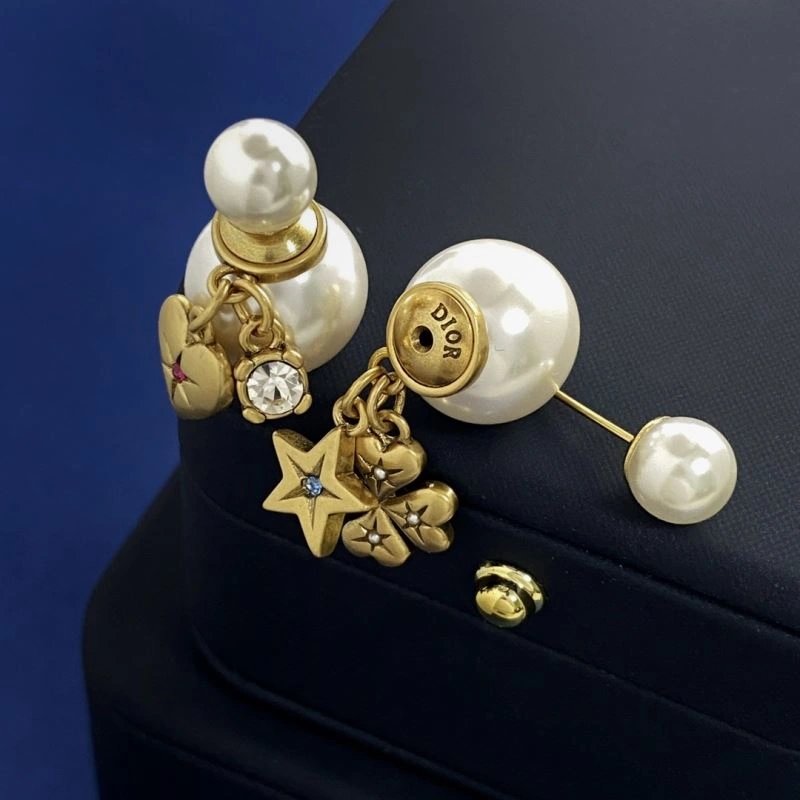 Accurate model Christian Dior Earrings