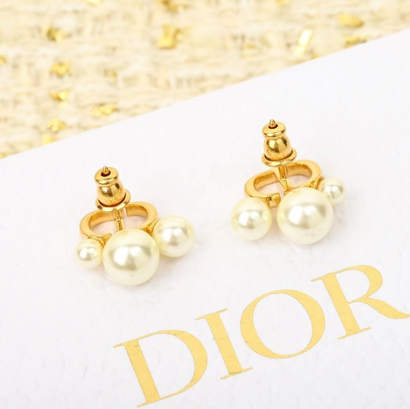 Top match Christian Dior Earrings