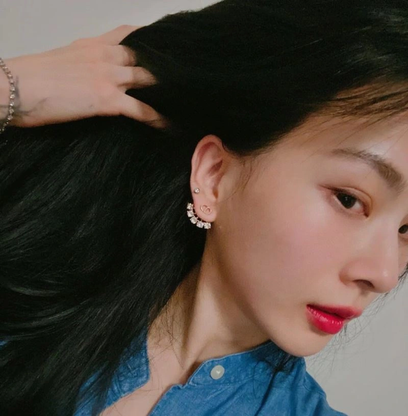 Indistinguishable Christian Dior Earrings