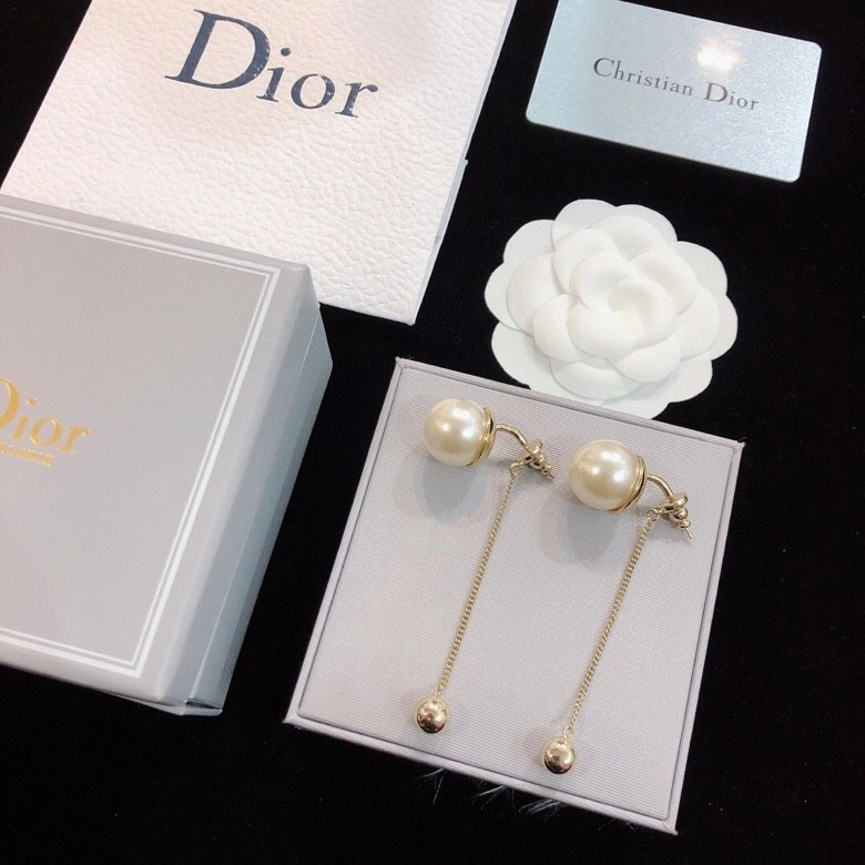 Cut-rate Christian Dior Earrings