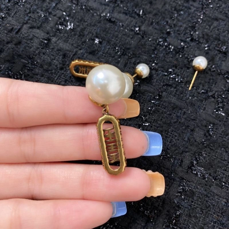 Cut-rate Christian Dior Earrings