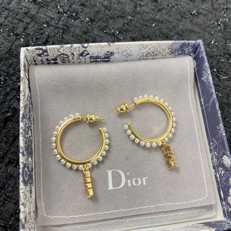 Top match Christian Dior Earrings