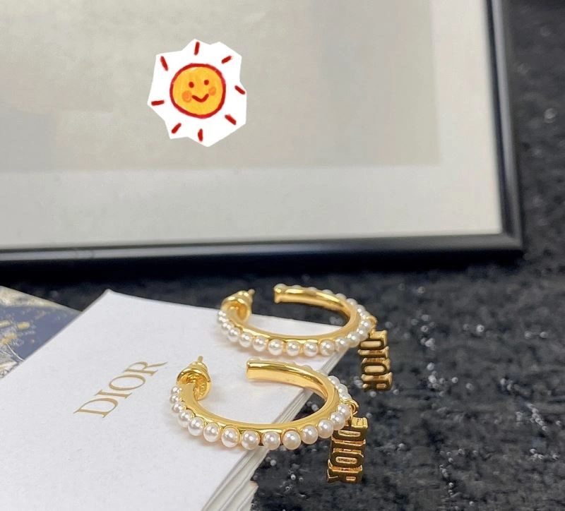 Top match Christian Dior Earrings
