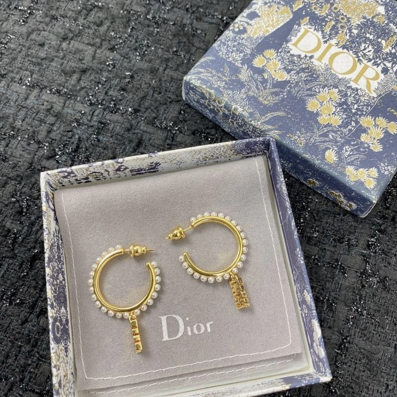 Top match Christian Dior Earrings