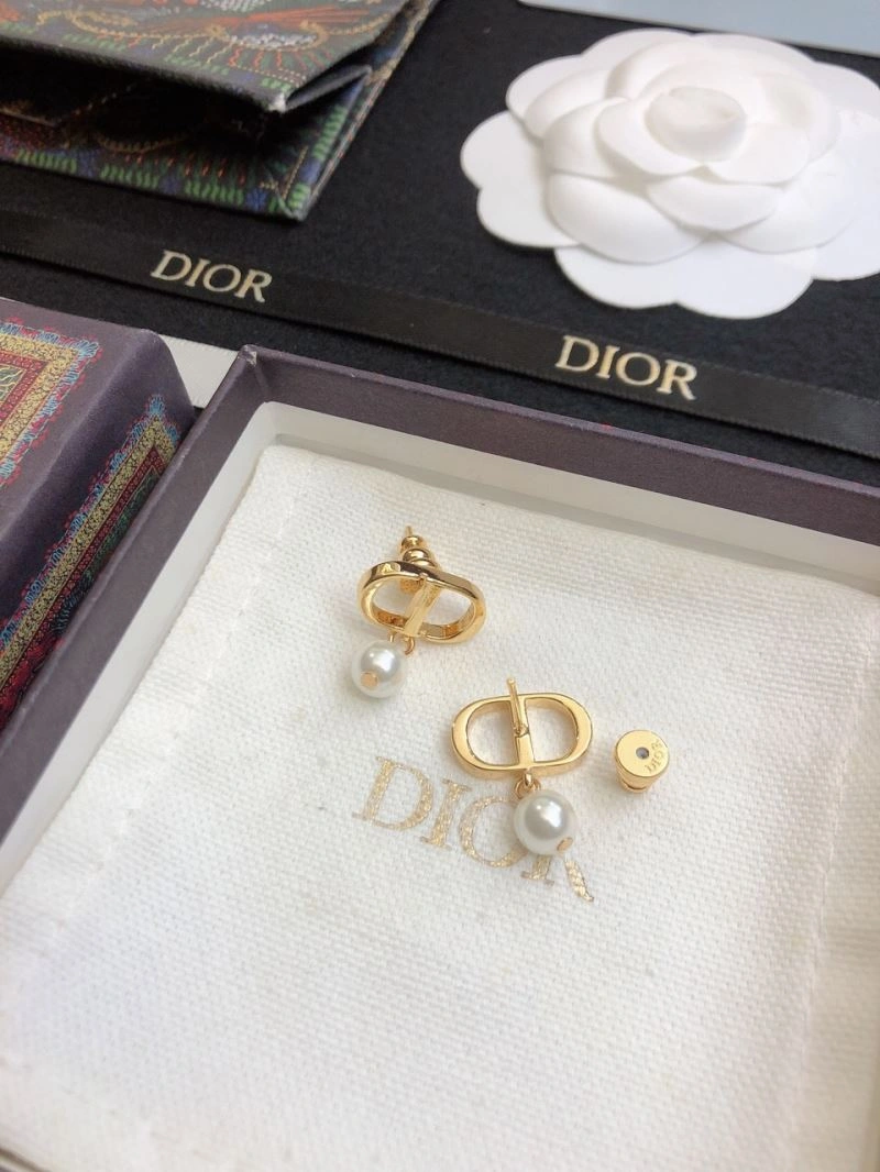 Accurate model Christian Dior Earrings