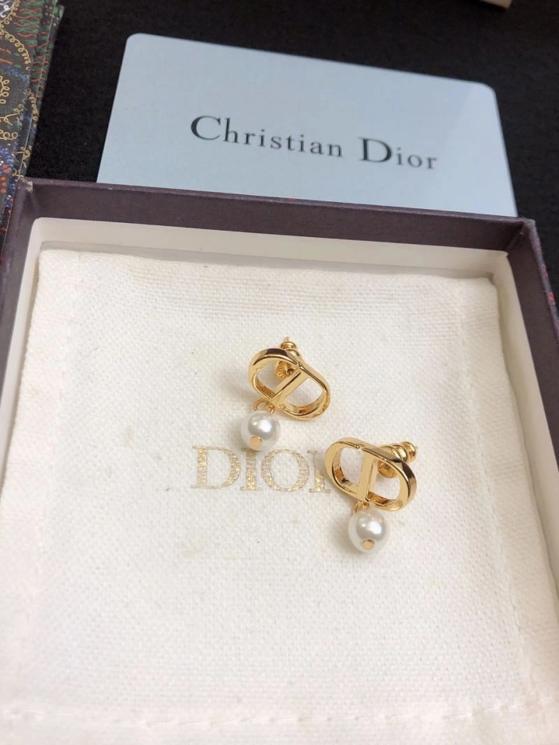 Accurate model Christian Dior Earrings