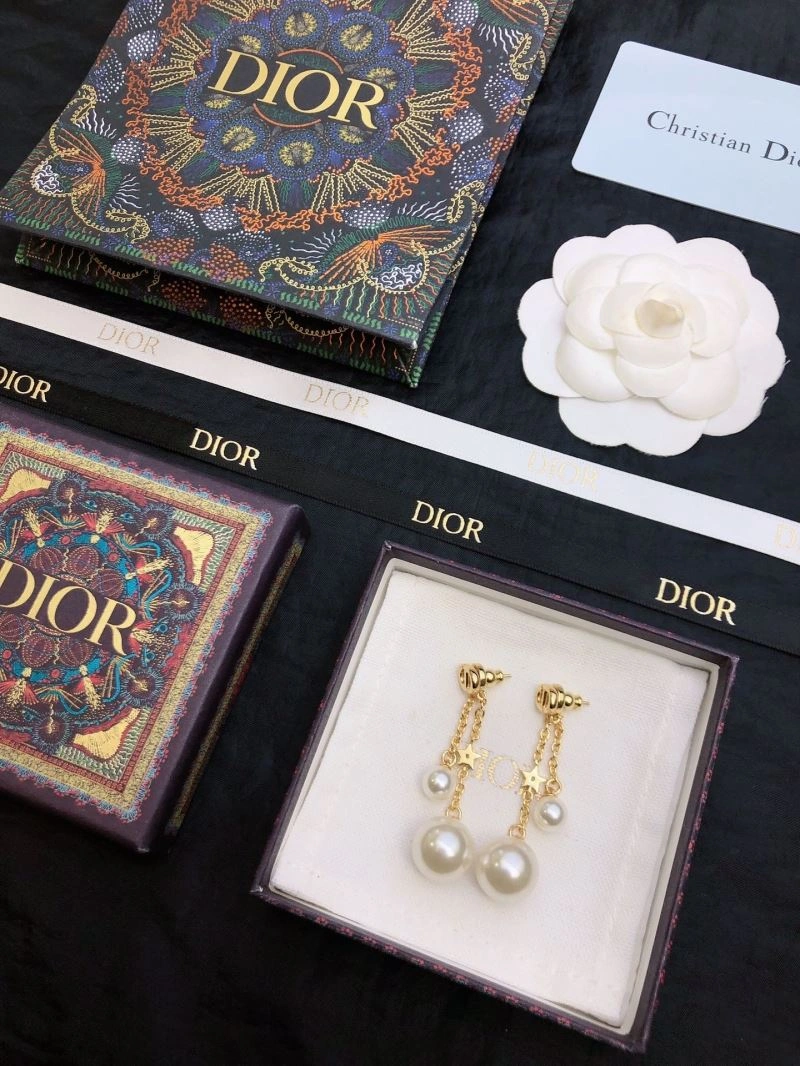 Top match Christian Dior Earrings