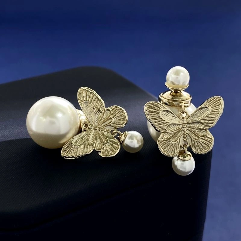 Accurate model Christian Dior Earrings