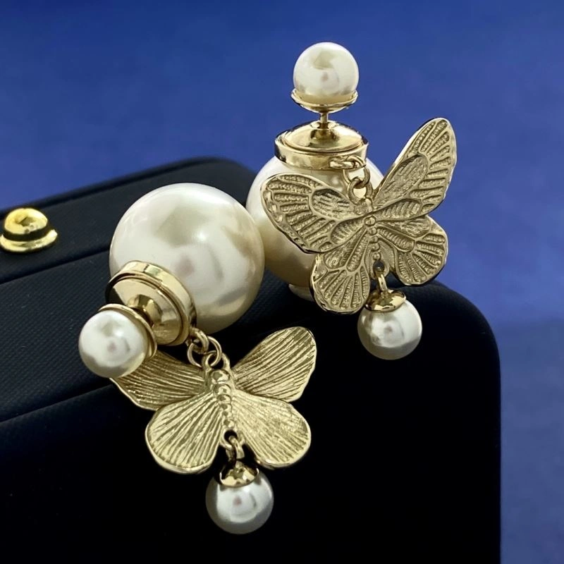 Accurate model Christian Dior Earrings