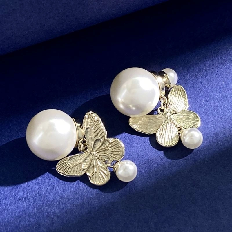 Accurate model Christian Dior Earrings