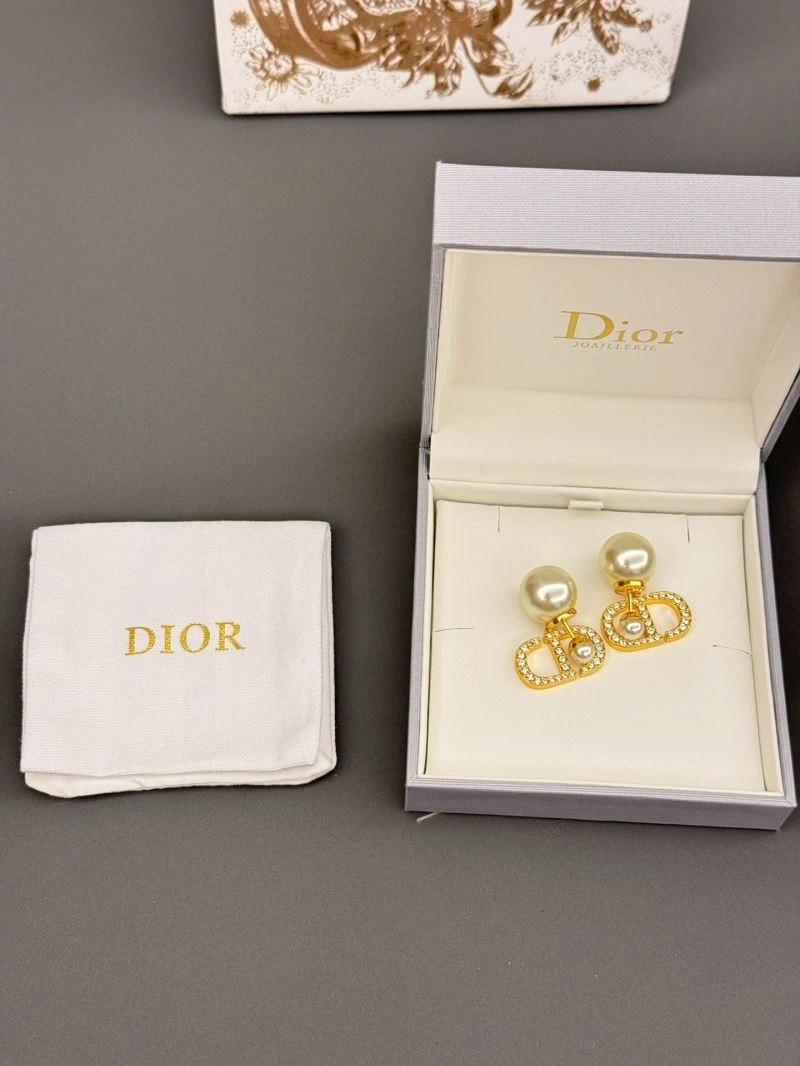 Top match Christian Dior Earrings