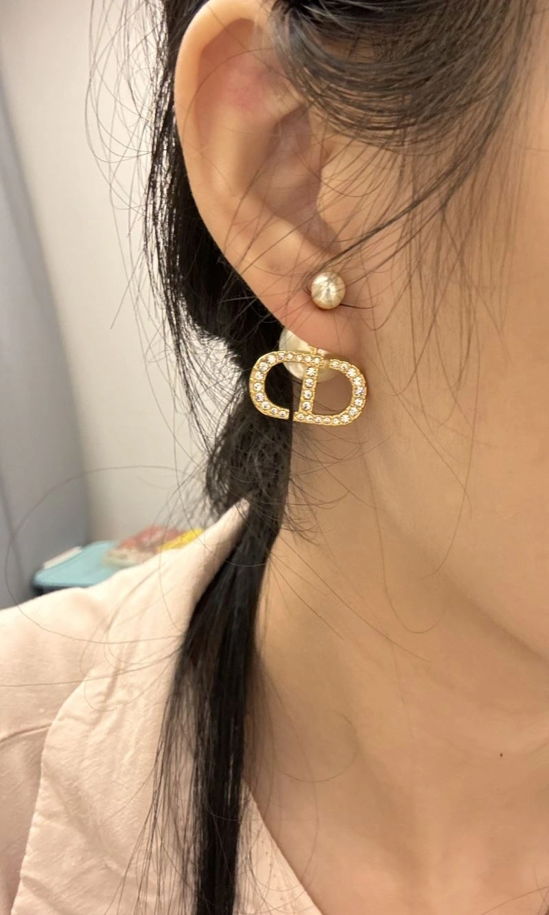 Top match Christian Dior Earrings