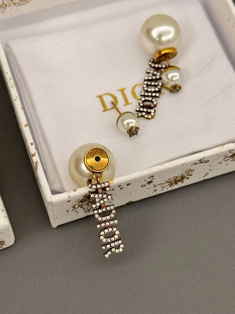 Accurate model Christian Dior Earrings