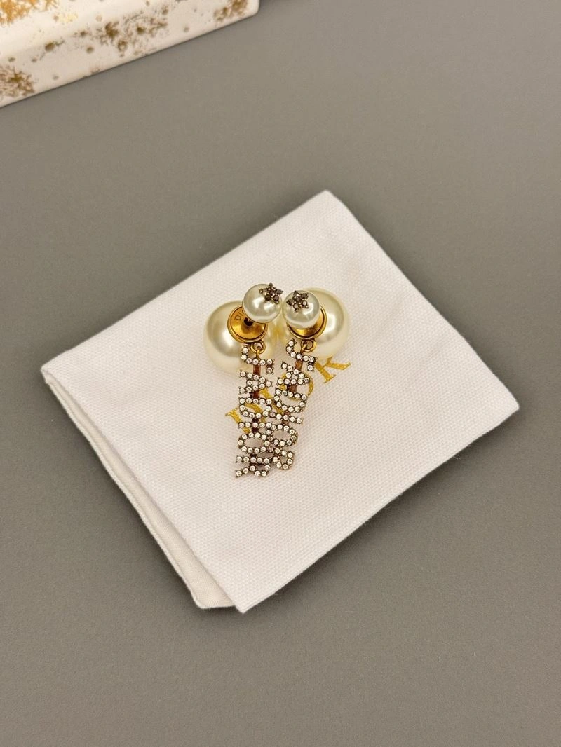 Accurate model Christian Dior Earrings