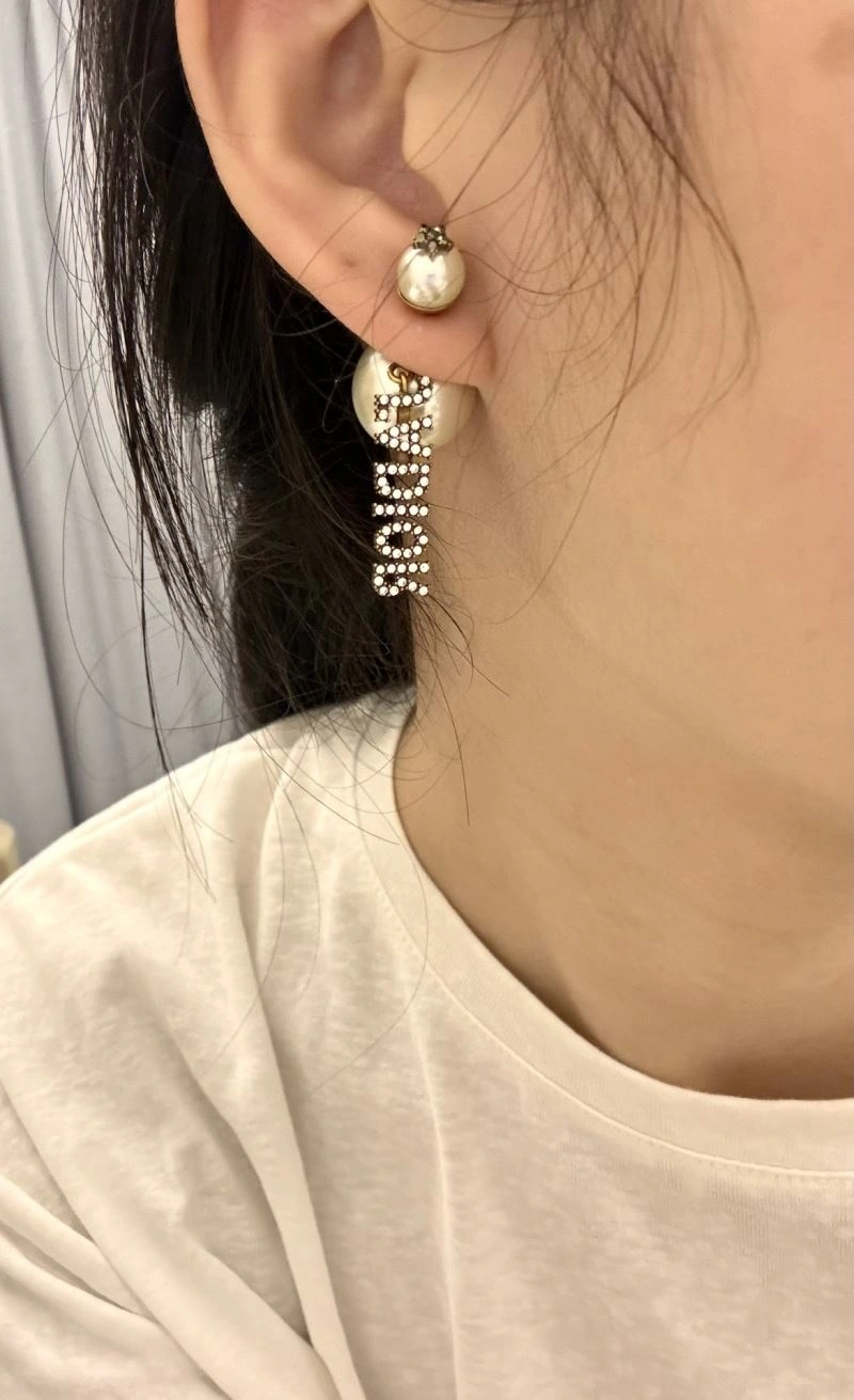 Accurate model Christian Dior Earrings