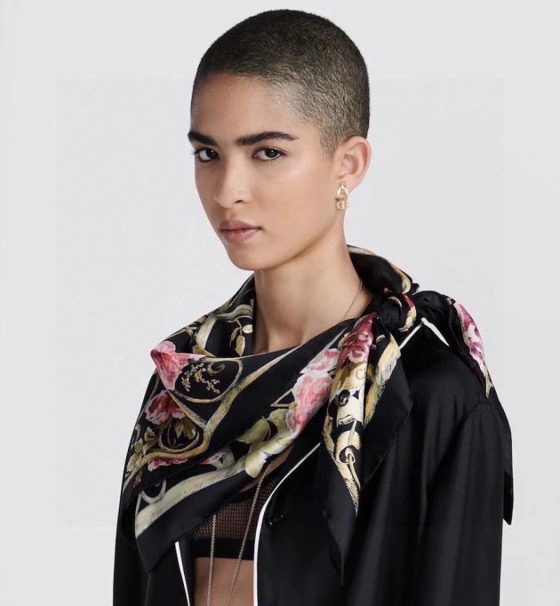 Accurate model Christian Dior Earrings