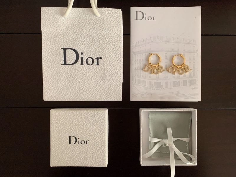 Accurate model Christian Dior Earrings