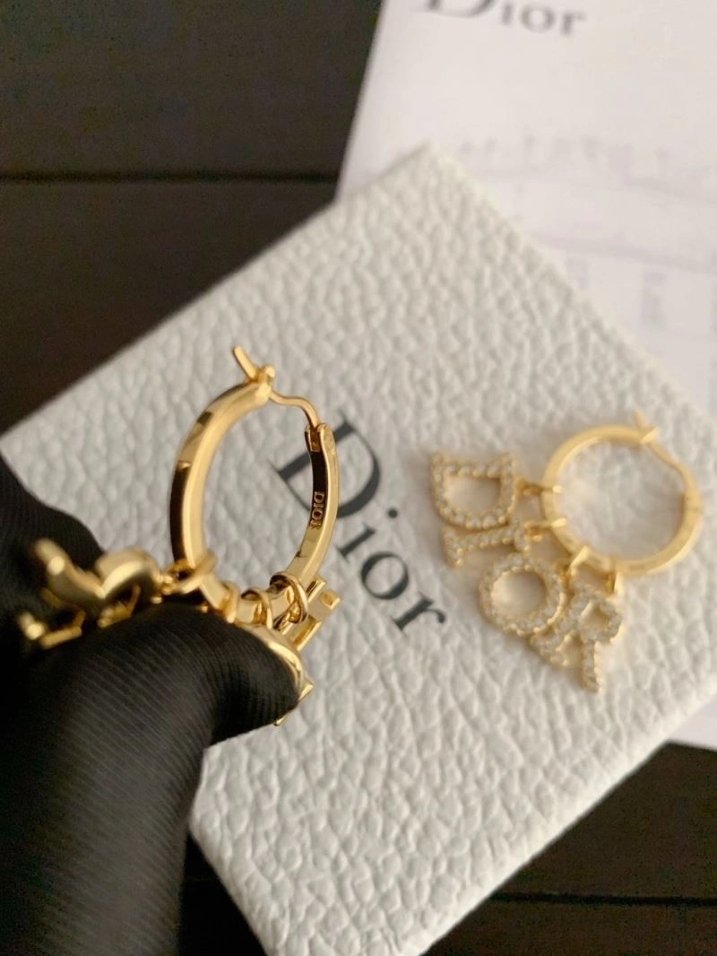 Accurate model Christian Dior Earrings