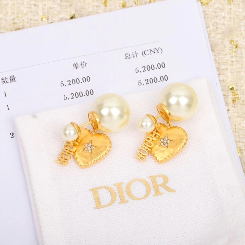 Accurate model Christian Dior Earrings