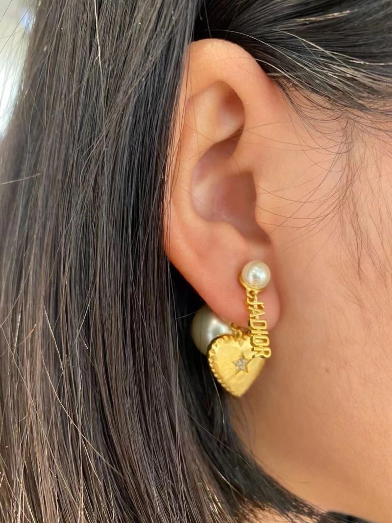 Accurate model Christian Dior Earrings