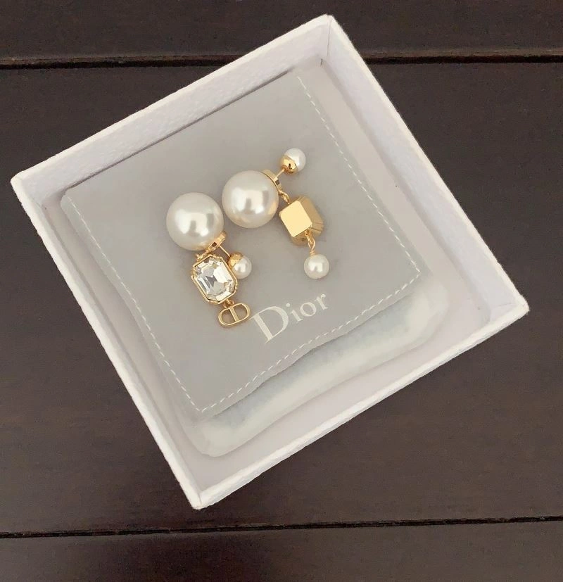 Low-cost Christian Dior Earrings