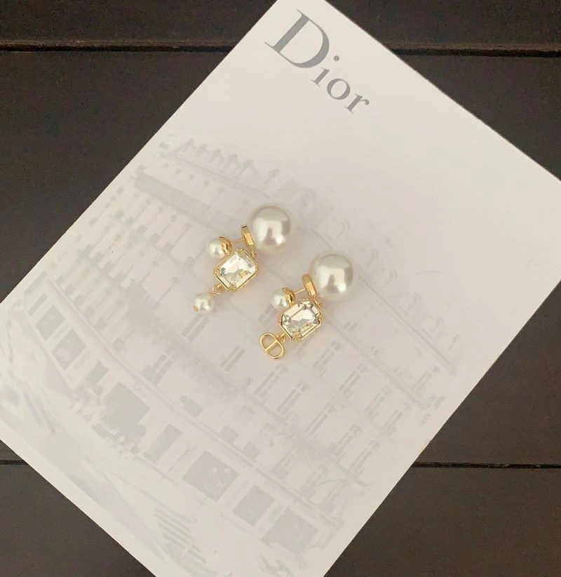 Low-cost Christian Dior Earrings