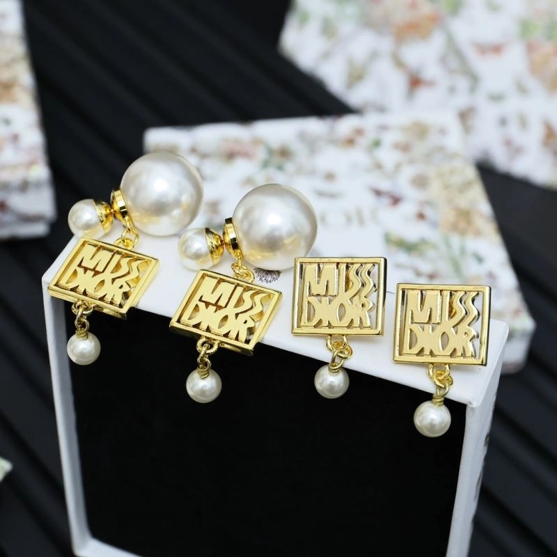 Accurate model Christian Dior Earrings