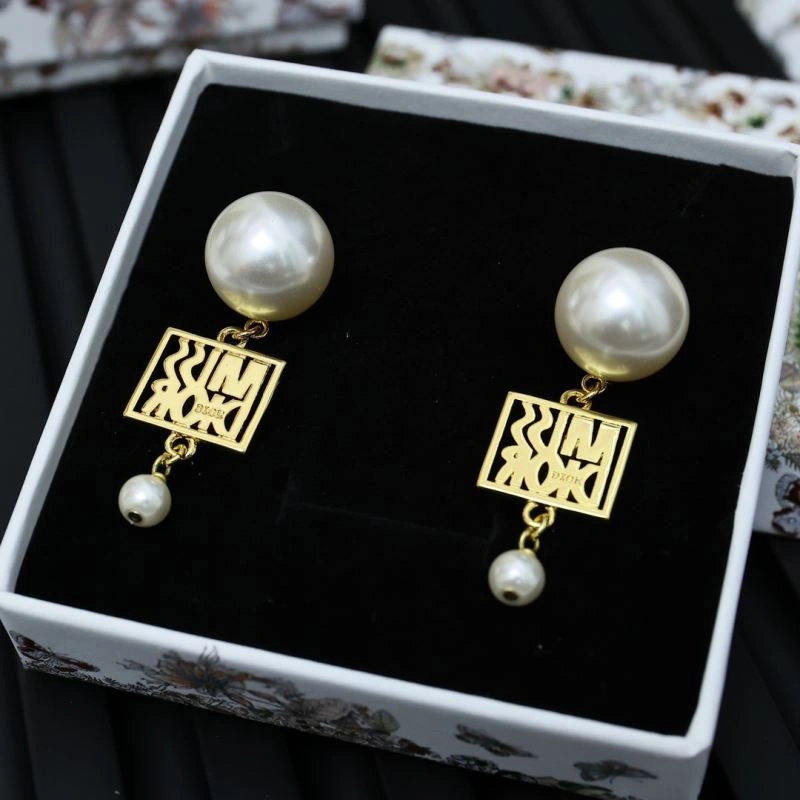 Accurate model Christian Dior Earrings
