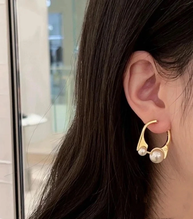 Cut-rate Christian Dior Earrings