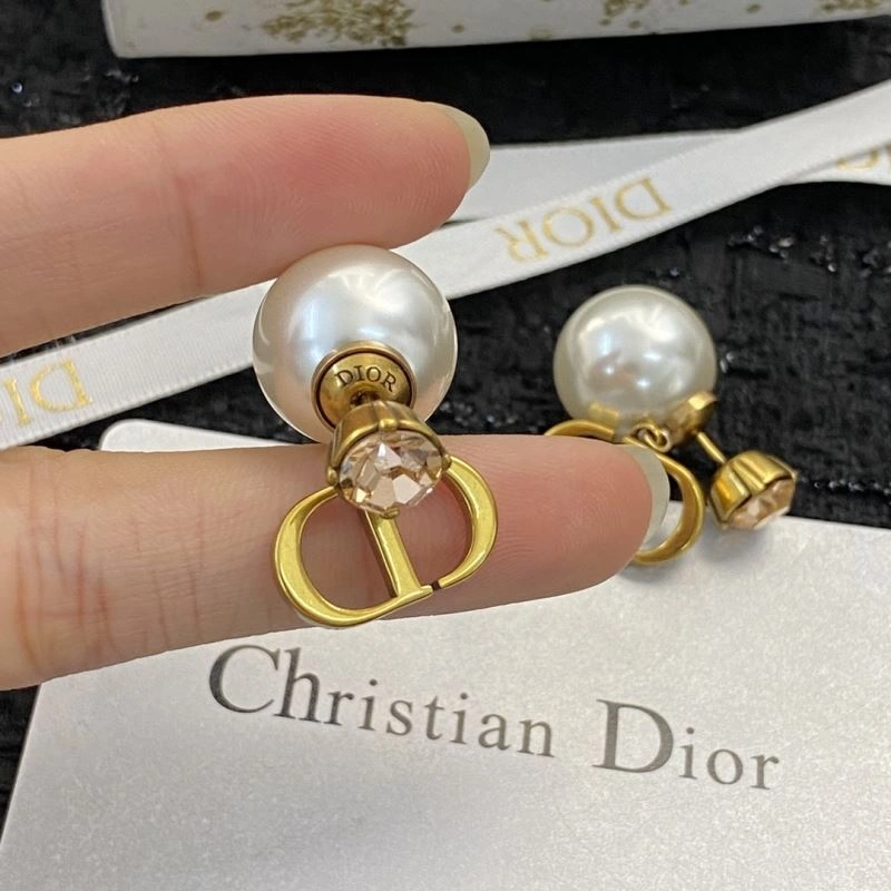 Top match Christian Dior Earrings