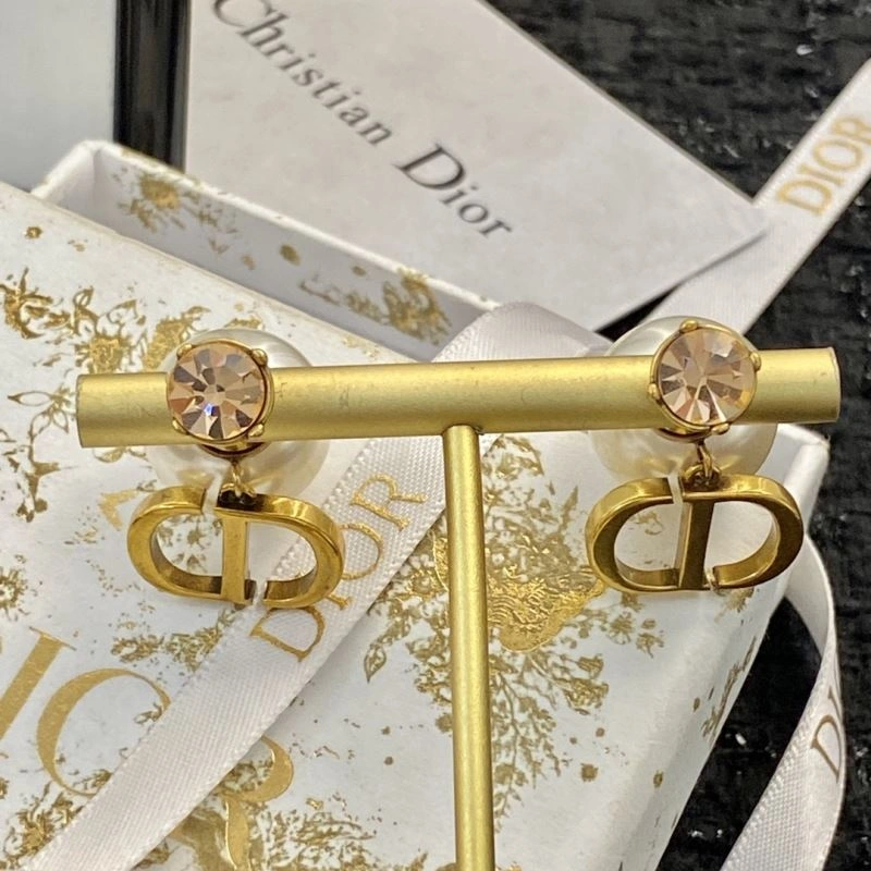 Top match Christian Dior Earrings