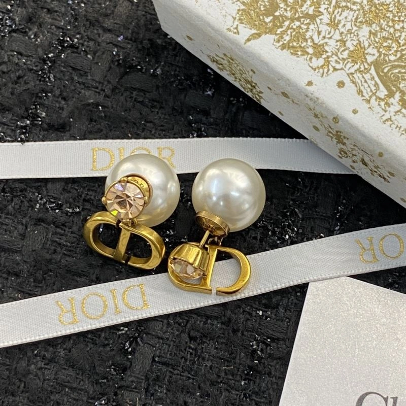 Top match Christian Dior Earrings