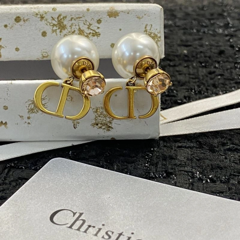 Top match Christian Dior Earrings