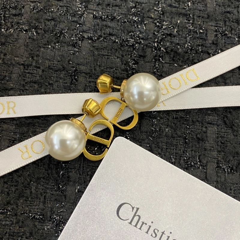 Top match Christian Dior Earrings