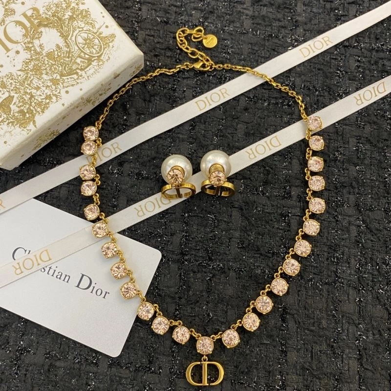 Top match Christian Dior Earrings