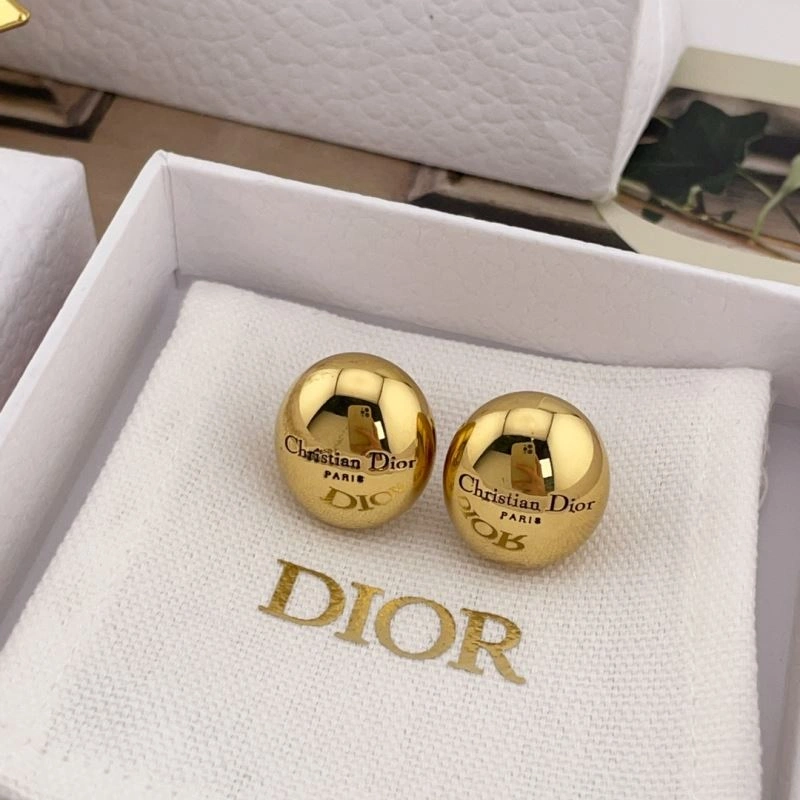 Top match Christian Dior Earrings
